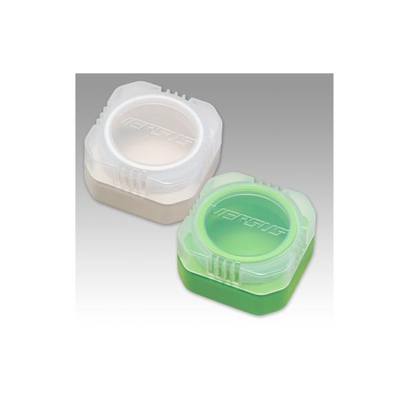 つけ置きのエサやワーム収納に最適な密閉型ケース。中身を取り出しやすい大口径形状はそのままに、アジングメバリングなどのライトゲームに適した小型化を実現。2インチサイズのワームを折り曲げずに収納できる2インチサイズのリキッドパック。※本体の開口...