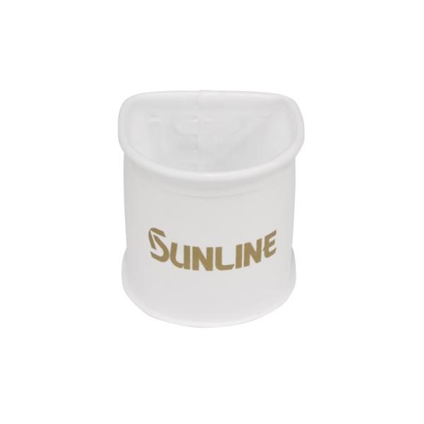 バッカンにセットし、飲み物や灰皿、プライヤーなどの小物類の置き場にできるマルチホルダー。水を入れてサシエを摘まんだ指先を洗うフィンガーボウルとしても使用できます。固定力のあるノーマルフック仕様。SUNLINE　SB-903サンライン　SB-...