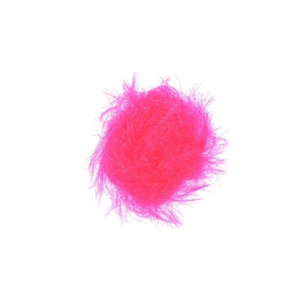 ■フラットな繊維と糸状の繊維がおりなす輝きと水押しが魚にアピール湖ファンの間で秘かなシークレットマテリアルとなっていたミディアムクリスタルハックルの大型版がヘアラインラージクリスタルハックルです。毛足の長さはミディアムが13mm程度なのに対...