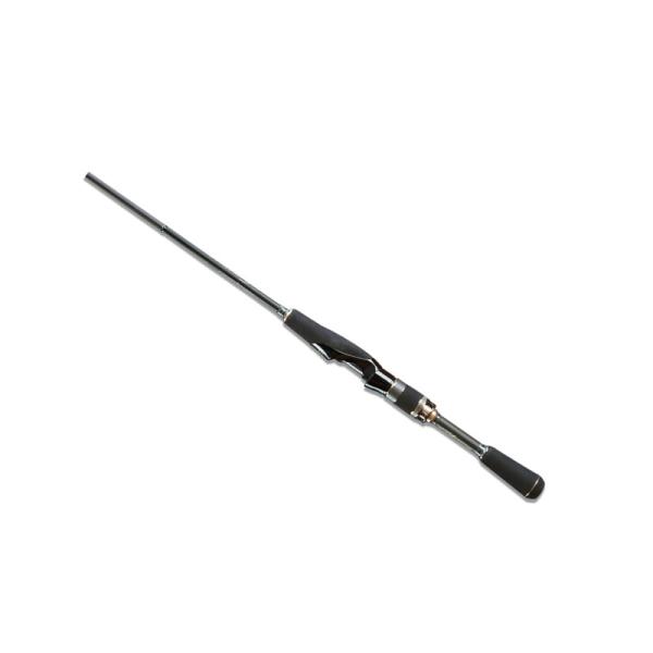 ■CKG-53LSボートからの港湾エリアでのストラクチャーゲーム、いわゆる“スト撃ち”に特化したスペシャルファンクションモデルです。5’3”という大胆なショートレングスを生み出した開発背景には、ボートキャスティングにおいて、オーバーハンドは...