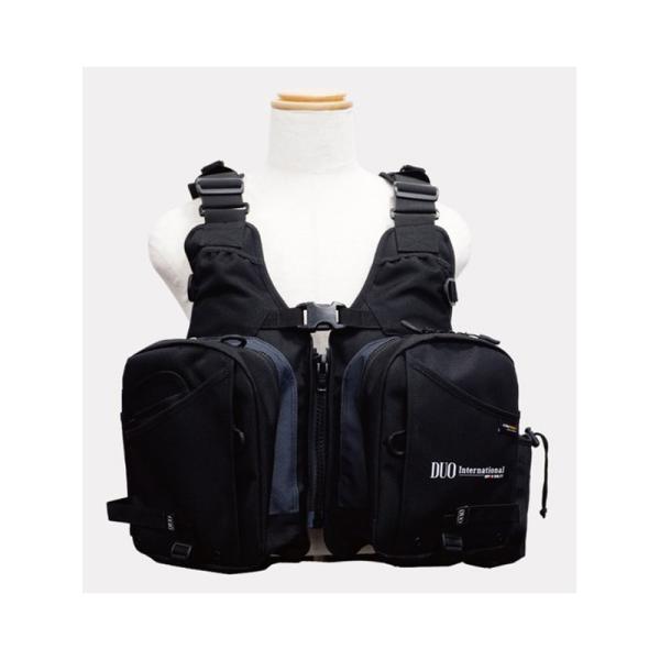 DUOファン待望の高機能ゲームベストがついに登場CORDURA Advanced Fabricを採用し、軽量かつ高耐久なタフさを実現。DUOらしさを追求した精悍なデザインとカラーリング。●背面バッグは前面に移動でき、ベストを脱がずに取り出し...