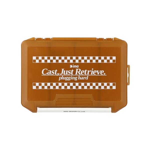 定番ルアーケースに待望の新デザイン登場。ルアーをちょうどよく収納できるケース。定番のimaロゴに加えて、今回はクラシックなカラーに「ima LURE FISHING SURVICE」と「Cast Just Retrieve.（＝投げて巻くだ...