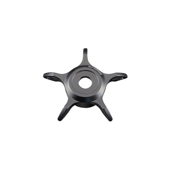 SLPW SCL MC54 スタードラグ新形状のスタードラグでリールをドレスアップ。カラーパーツとの組み合わせでリールを自分仕様に。アイテム特徴リールのコンパクト化に合わせた左右ハンドル共通のφ54mmマシンカットスタードラグ。ナット別体式...