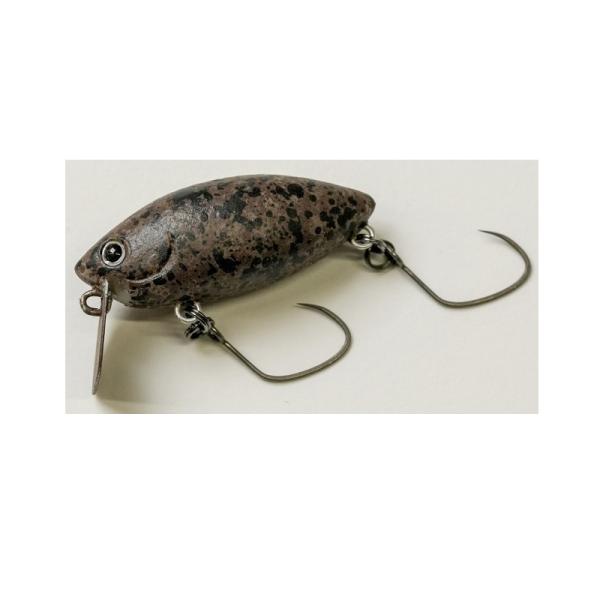 遂に始動！リトリークス第一弾はメタロ！エリアクランクでは珍しいメタルリップを採用金属リップ採用で強い波動と反射効果により、広範囲の魚に対してアピールすることが可能。プラスチックリップには無いアピールがやる気のあるマスを素早く喰わせることに成...