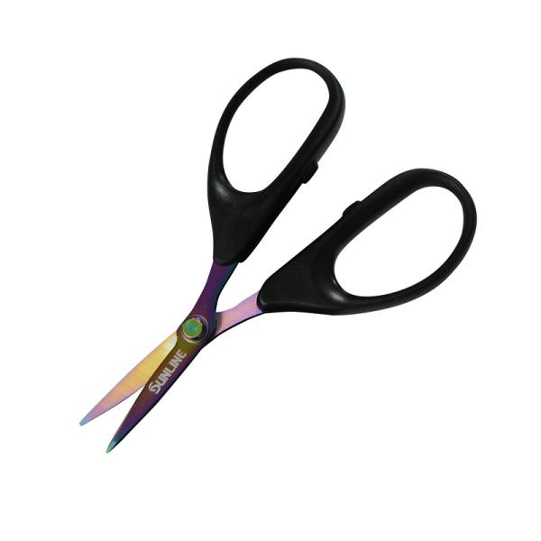 ギザ無し刃でもPEラインをノーテンションでカットできる優れた切断性能がさらに進化しました。刃先形状を見直し、従来のストレート形状よりもしっかりとラインに食い込むカーブ形状にすることで、さらにPEラインを切りやすくなりました。表面にチタンコー...