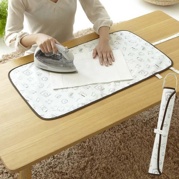 サイズ（約）:使用時/72×40cm　収納時/幅6×奥行6×高さ40cm（取っ手含まず）材質:掛け面/綿、ポリエステル　裏面/ポリウレタンフォーム製造国:中国メーカー:山崎実業山実 yamazaki アイロン シート マット 下敷き アイロ...