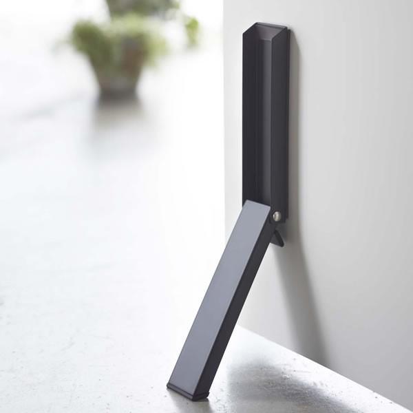 サイズ（約）:幅4.5×奥行3..5×高さ16cm重量（約）:280g材質:本体/スチール（粉体塗装）　ストッパー先端・キック部分/シリコン樹脂　マグネットメーカー:山崎実業