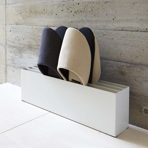 サイズ（約）:幅42×奥行9×高さ13cm重量（約）:1.1kg材質:本体/スチール（粉体塗装）メーカー:山崎実業山実 yamazaki 内履き 室内履き スリッパ バブーシュ ケース ボックス ラック ホルダー 収納 玄関 エントランス ...