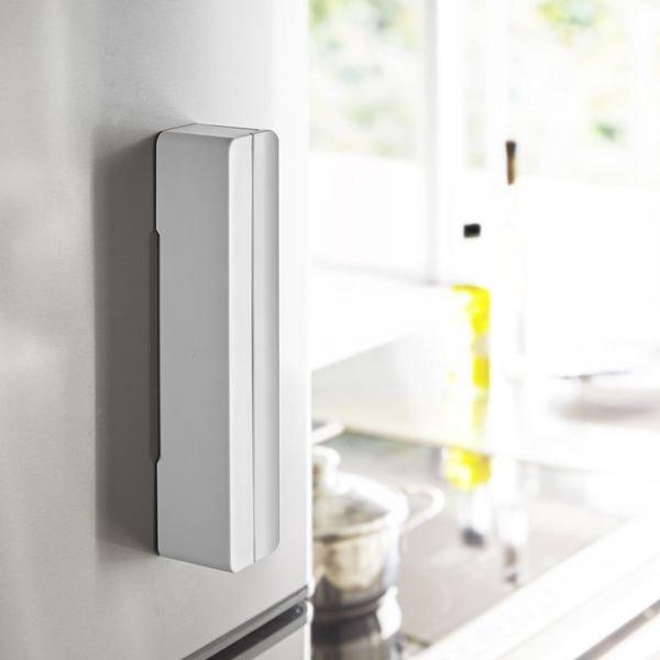 サイズ（約）:幅25×奥行5.5×高さ5cm材質:本体、芯/ABS樹脂　 マグネット　刃/ステンレス品番:3245製造国:中国メーカー:山崎実業山崎実業 山実 yamazaki tower タワー ラップ クッキングシート クッキングペーパ...