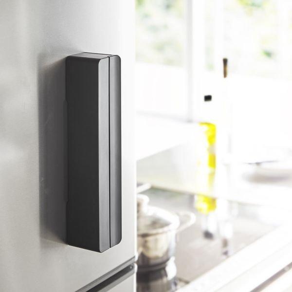 サイズ（約）:幅25×奥行5.5×高さ5cm材質:本体、芯/ABS樹脂　 マグネット　刃/ステンレス品番:3246製造国:中国メーカー:山崎実業山崎実業 山実 yamazaki tower タワー ラップ クッキングシート クッキングペーパ...