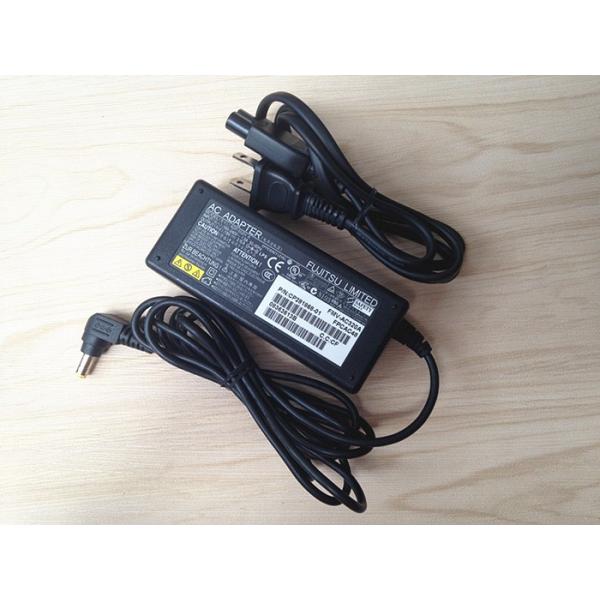 FUJITSU(INPUT/ENTREE) ：100-240 50/60Hz OUTPUT/SORTIE)：：19V  3.16A付属品 電源コード