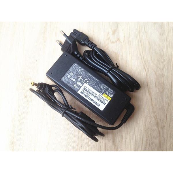 FUJITSU(INPUT/ENTREE) ：100-240 50/60Hz OUTPUT/SORTIE)：：19V  4.74A接口:（外径）5.5*（内径）2.5付属品 電源コード