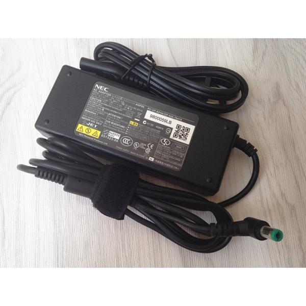 FUJITSU(INPUT/ENTREE) ：100-240 50/60Hz OUTPUT/SORTIE)：：19V 3.95A   75W接口:（外径）5.5*（内径）2.5付属品 電源コード