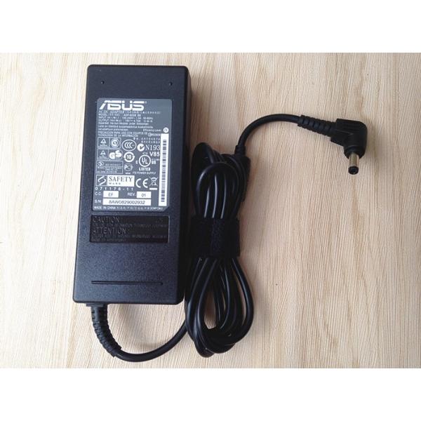 FUJITSU(INPUT/ENTREE) ：100-240 50/60Hz OUTPUT/SORTIE)：：19V　4.74A 90W接続：（外径）5.5（内径）2.5 付属品 電源コード