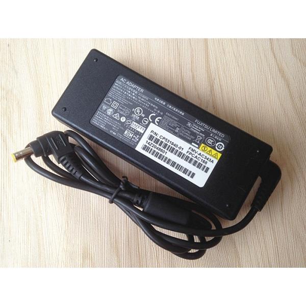 FUJITSU(INPUT/ENTREE) ：100-240 50/60Hz OUTPUT/SORTIE)：：19V   4.74A接口:（外径）5.5*（内径）2.5付属品 電源コード