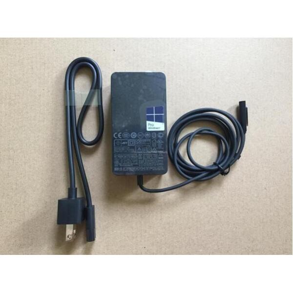 商品状態：新品　OUTPUT：12V 3.6A 48WINPUT：100V-240V 50-60Hz付属品：電源ケーブル×1本、本体×1本