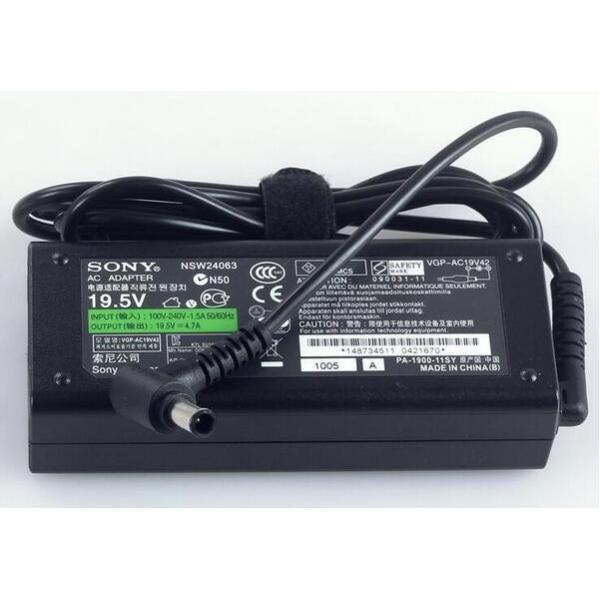商品状態：新品　●Input： AC100-240V (50-60Hz)●Output：19.5V 4.7A●パワー： 90W●コネクタ形状にご注意ください: 丸型 6.5mm*4.4mm●電源コード付属 ●複数在庫。 同梱可能