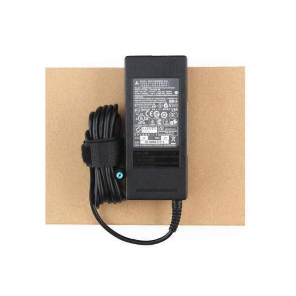 商品状態： 新品 バルク品 　■出力： 19V 4.74A■入力：100-240V 50-60HZ■コネクタ形状にご注意ください:：5.5*1.7mm※付属品：ACアダブター本体+電源コードケーブルセット複数在庫。 同梱可能