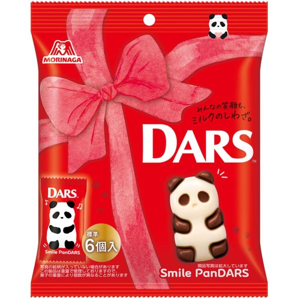 DARSブランドからかわいいパンダのデザインのチョコレートが新登場！白い部分は白いダースで黒い部分はダースミルクと同一の味わいです。パンダースや全体のあしらいでカジュアルギフトの雰囲気。粒チョコなので食べやすくて人気です。生クリームを使用し...