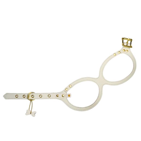 首への負担を軽減するために開発されたハーネス。装着がとても簡単で、気管を圧迫しない設計なので、気管虚脱防止や器官が細い小型犬には是非使ってもらいたいです。洋服の上からもでも装着出来、洋服とのコーディネートもしやすいデザイン。ヌード用と洋服着...