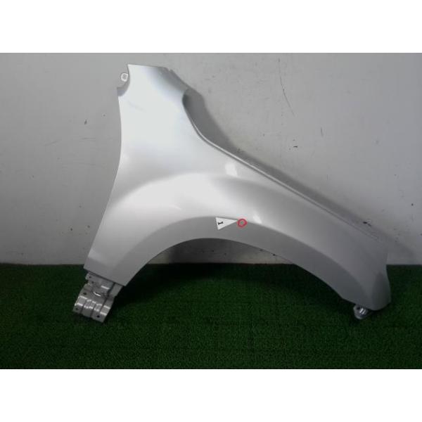 **** 商品説明を必ずご確認ください ****部品管理番号：Y10000027210600メーカー純正品番：57600-65810部品名：右Fフェンダー部品区分：リサイクル品車名：エスクード車両タイプ名：5DJワゴン通称型式：TDA4WY...