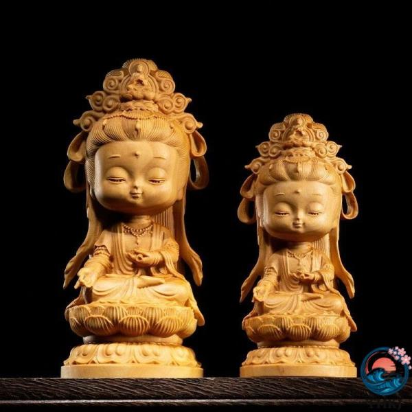 △ 製品材質：ツゲの木 △重量：約56g / 155g  △製品サイズ：9.5cm/13.5cm △ 幅広いご利益をもたらす守護本尊。仏壇用のご本尊・厄除けのお守りとして、また趣きあるインテリアとして、日々の暮らしの中でお楽しみ頂けるサイズ...