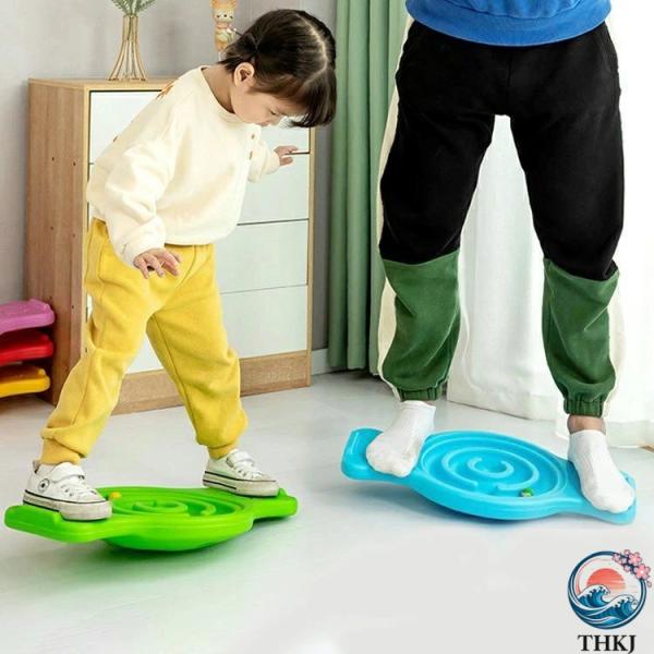 商品仕様 勧めポイント雨の日でもお家の中でもおもいっきり遊べて、室内でお子さまの『バランス感覚体幹筋力発想力』を高めます。  特徴 室内で遊べる、キッズ用のバランスボードです。 楽しみながら体幹やバランスを鍛えるトレーニングになります。 前...