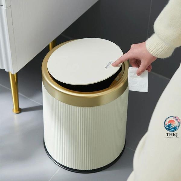 -スタイリッシュな外観と洗練されたデザインで、家庭環境の全体的な美しさを高めています。 -現代のシンプルと軽奢の要素を結合して、各種の家庭の風格に適して、家の中の独特な装飾品になります。 -革新的な設計の2つのバケツのシステム、ゴミを分類し...