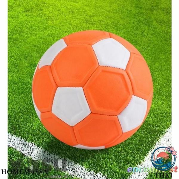 カーブが良くかかるサッカーボールです  このボールを使えば あの元日本代表で世界的フリーキッカー並みの カーブボールが蹴れるかも  ゴムのような弾む素材＆ カーブがよくかかるので ゴールキーパーの練習にも最適  オレンジ×ホワイトで特徴的な...