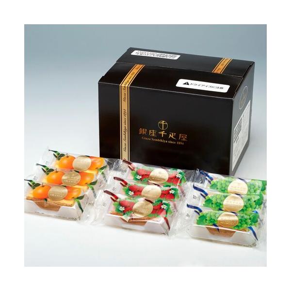 チョコレートを敷いたパイ生地で、濃厚なアイスクリーム・フルーツソースをサンドした、見た目も美しい、銀座千疋屋オリジナルのミルフィーユアイスです。■配送不可地域：離島は配送不可■温度帯：冷凍■原材料名／食品添加物：●イチゴ ●オレンジ ●マス...