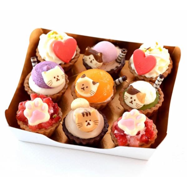 可愛い5匹のネコをあしらったミニタルトセットです。動物愛護活動に賛同した商品で、売り上げの一部(１セットにつき22円)を【公益財団法人 日本動物愛護協会】に寄付いたします。■温度帯：冷凍■アレルゲン表示：（義務8品目）小麦、卵、乳■アレルゲ...