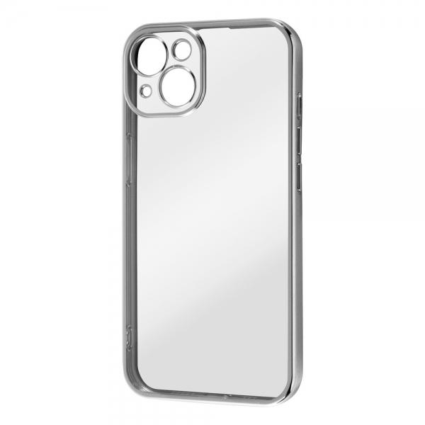 カメラ周りギリギリまで保護する精密設計レイアウト iPhone 13 Perfect Fit メタリックケース/シルバーケースに高さがあるのでカメラが傷つきにくい。フラッシュ撮影時も光が写り込みにくい。スピーカー穴も精密なのでホコリが入りに...