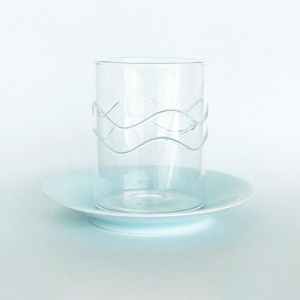 人間国宝の技を受け継ぐ青白磁と出会う時気品あふれる穏やかな青白磁が ICHENDORF をひときわ引き立たせます。 温故知新の心をユニークなborosilicate glass に borosilicate glass は、耐熱ガラス・硬質...