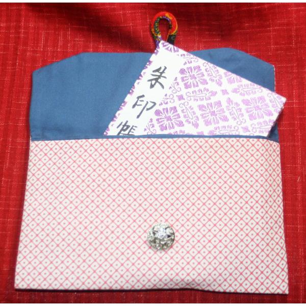 サイズ 縦12.5cm×横19.5cm（小サイズ11cm×16cmの御朱印帳が一冊入ります）同じ生地で大サイズも用意しております。※撮影環境の問題で多少色が違う場合があります。［RED02-1］