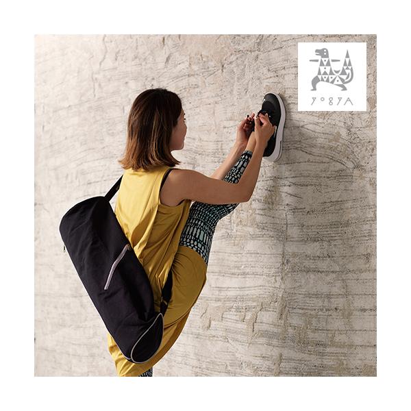 ■サイズ長さ約66cm×直径約19cm※ショルダーはアジャスター付き※一般的な６ミリ厚のマットが収納可能■素材表地：キャンバス裏地：オックスフォード（光沢感が、通気性の良い素材です。）■特徴ゆったりサイズでヨガマットも収納できるバイカラー ...