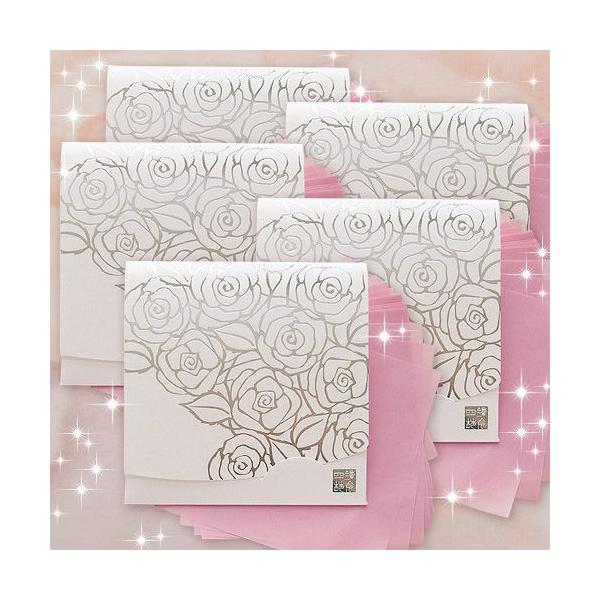 シルバーのバラに純白のしっかりした紙ケース。銀色の箔押しでバラが描かれています。ケースを手に持つとバラの箔押し部分がゴージャス。ばらの香り付き