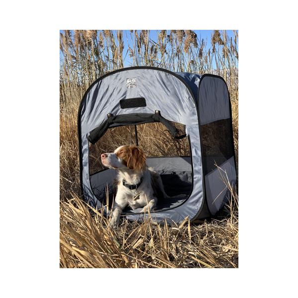 アウトドアでの活動や旅行時に最適な犬用ケンネルです。数秒あればポップアップ、ポップダウンができるので、愛犬の休憩場所がすぐに出来上がります。軽量で厚みがあって頑丈なリップストップナイロンという生地と爪に強いメッシュが採用され、地面に固定する...