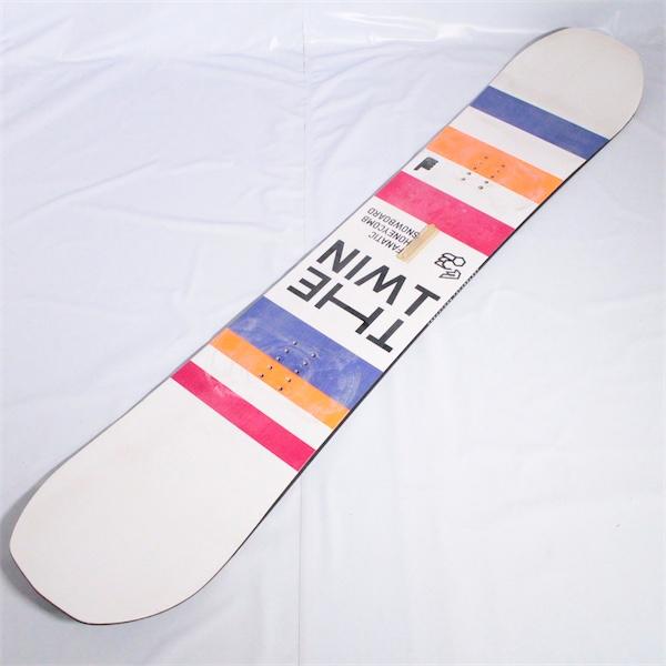 ●状態：中古 ※必ず商品説明文もご確認下さい。  ●ベント形状：キャンバー  ●シェイプ：ツイン  ●ベース：PREMIUM SINTERED BASE IS 7200：高分子量のシンタードベースです。  FANATICの定番のパークモデル...