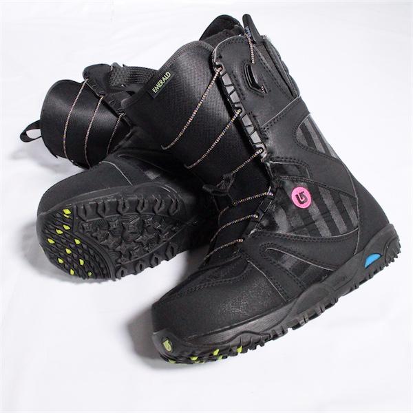 ●状態：中古 ※必ず商品説明文もご確認下さい。  ●Speed Zone レーシングシステム：左右2箇所のレースを引っ張るだけで、足の甲とスネ部分を別々に締められます。  ●Asian Fit：日本人向けに幅広・甲高の仕様になっています。 ...