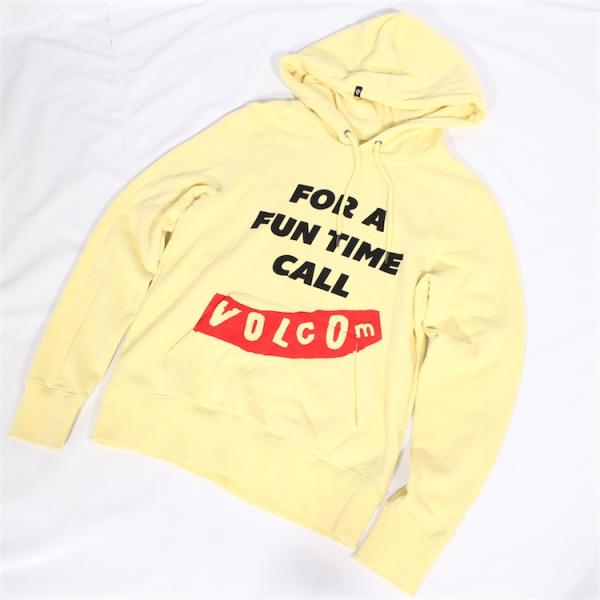 ●状態：中古 ※必ず商品説明文もご確認下さい。  ●着丈（背面襟元〜裾）：60cm  ●身幅（脇の下〜脇の下）：45cm  ●ソデ（脇の下〜袖先）：50cm  スノー、スケート、サーフと3Sシーンで絶大な人気を誇る VOLCOM ボルコム ...