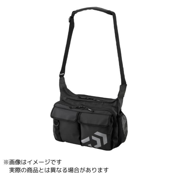 ●DAIWA●商品名：SHOULDER BAG(D)●詳細実用的な機能・仕様を満載し、陸っぱりを中心に幅広いフィッシングシーンで活躍する汎用ショルダーバッグメインルームに中型ボックス(26×19cm程度)を2〜3個収納可能。小物類を分けて収...