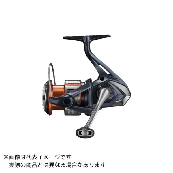 ●SHIMANO●商品名：NASCI●詳細Discover captivating technology幅広いアングラーの需要に応えてきたナスキー。上位機種譲りの滑らかな回転性能とタフさを標準装備。[2500HG]2500サイズの深溝ハイギ...
