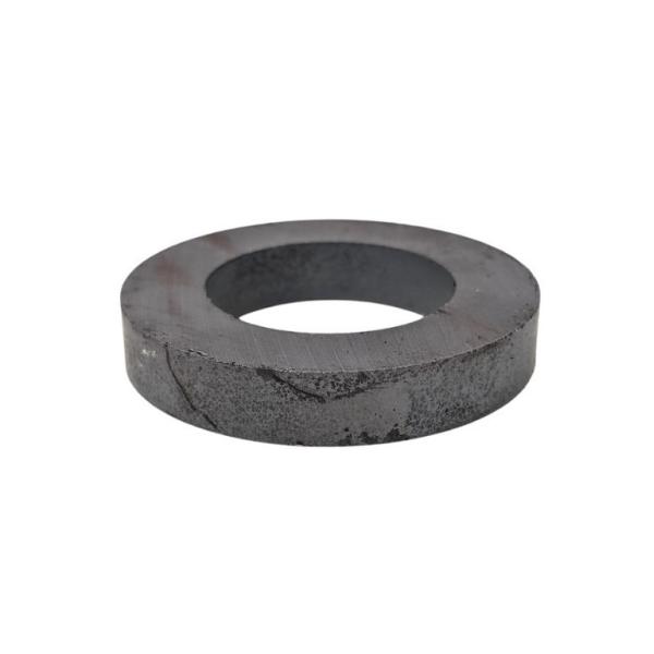 養生ハットのリングマグネット単品販売です。工業用だから見た目はかわいくないですが、普通の文房具のマグネットよりも磁力が強いので、冷蔵庫にプリントを10枚かさねて貼るときなどにも便利ですよ。