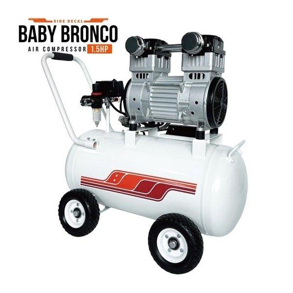 エアーコンプレッサー39L Baby Bronco 1.5HP<スタイリッシュ + 安全性>【商品特徴】●家庭用100Vで使える 小型コンプレッサー●取っ手、キャスター付きで持ち運びらくらく●39Lタンクで余裕の作業●1.0馬力...