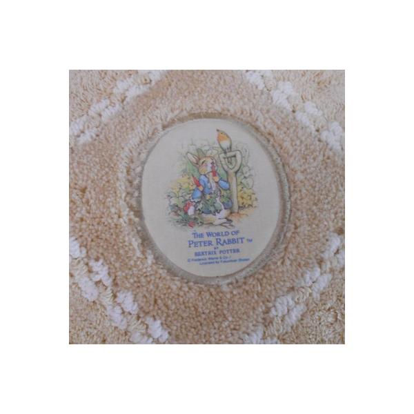 【在庫処分】【ピーターラビット/トイレフタカバー/アイボリー/特殊型】品質表示：アクリル90％　レーヨン10％　日本製【よろづや百貨】※このカバーは、洗浄・暖房用フタには使用できません。