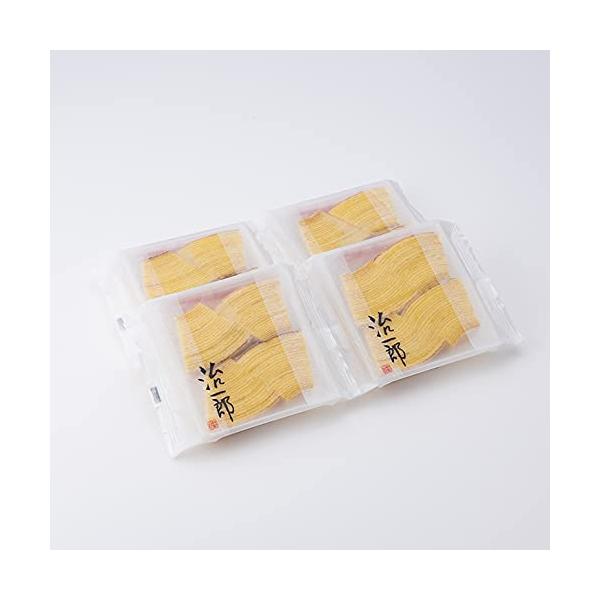 商品説明:24層もの、うすくレアな層をじっくりと焼き重ねました。 飲みものが要らないほどのしっとり感と、ケーキのようなふんわり感を実現した職人技の傑作をお楽しみください。