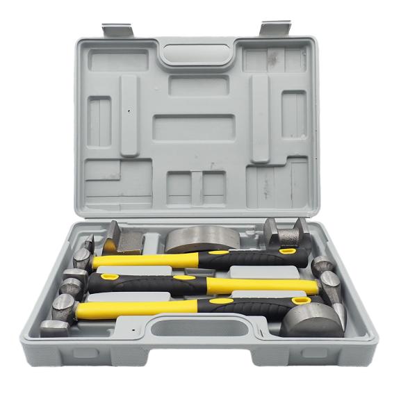 【商品説明】自動車の鈑金作業に最適な、板金ハンマー＆ドーリーの7点セットです。初心者からプロの整備・修理作業まで幅広く対応でき、凹み修正や成形作業を効率よく行えます。【製品仕様】・セット内容：板金ハンマー×3本、ドーリー×4個・梱包サイズ：...