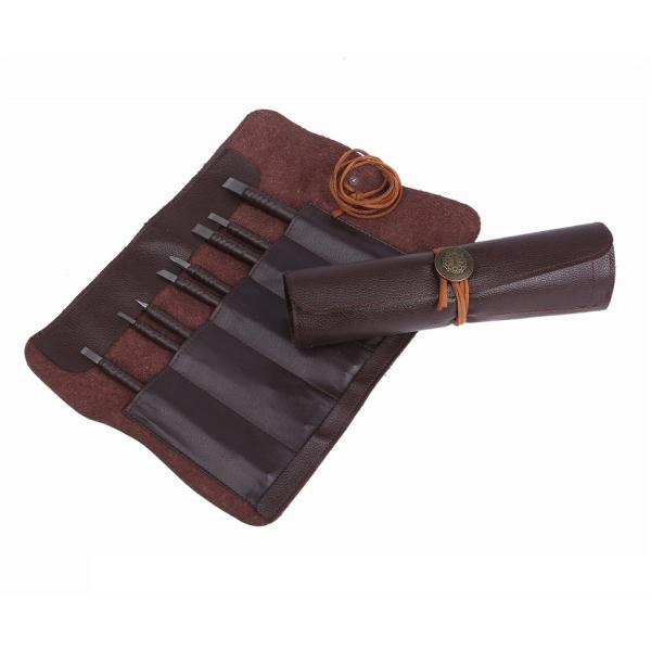 高級感があるレザー調で統一された篆刻刀8本セットです。石、木、はんこなどの素材に対応しています。グリップ部分もレザー調の素材になっているので 握りやすく作業がしやすいところもポイント。異なる8種類の刃が一つのセットになっているので、 初心者...