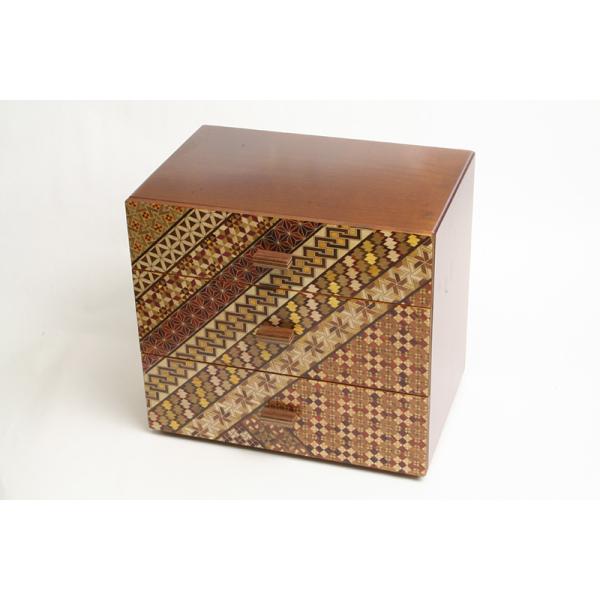 ３段の小引き出しです。サイズ： 284x260x203 mm【備考】天然の素材を用いた手作り品のため、色・柄・大きさはホームページ上の写真や表記と異なる場合がございます。