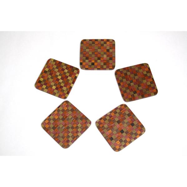 サイズ：75x75x4 mm【備考】天然の素材を用いた手作り品のため、色・柄・大きさはホームページ上の写真や表記と異なる場合がございます。